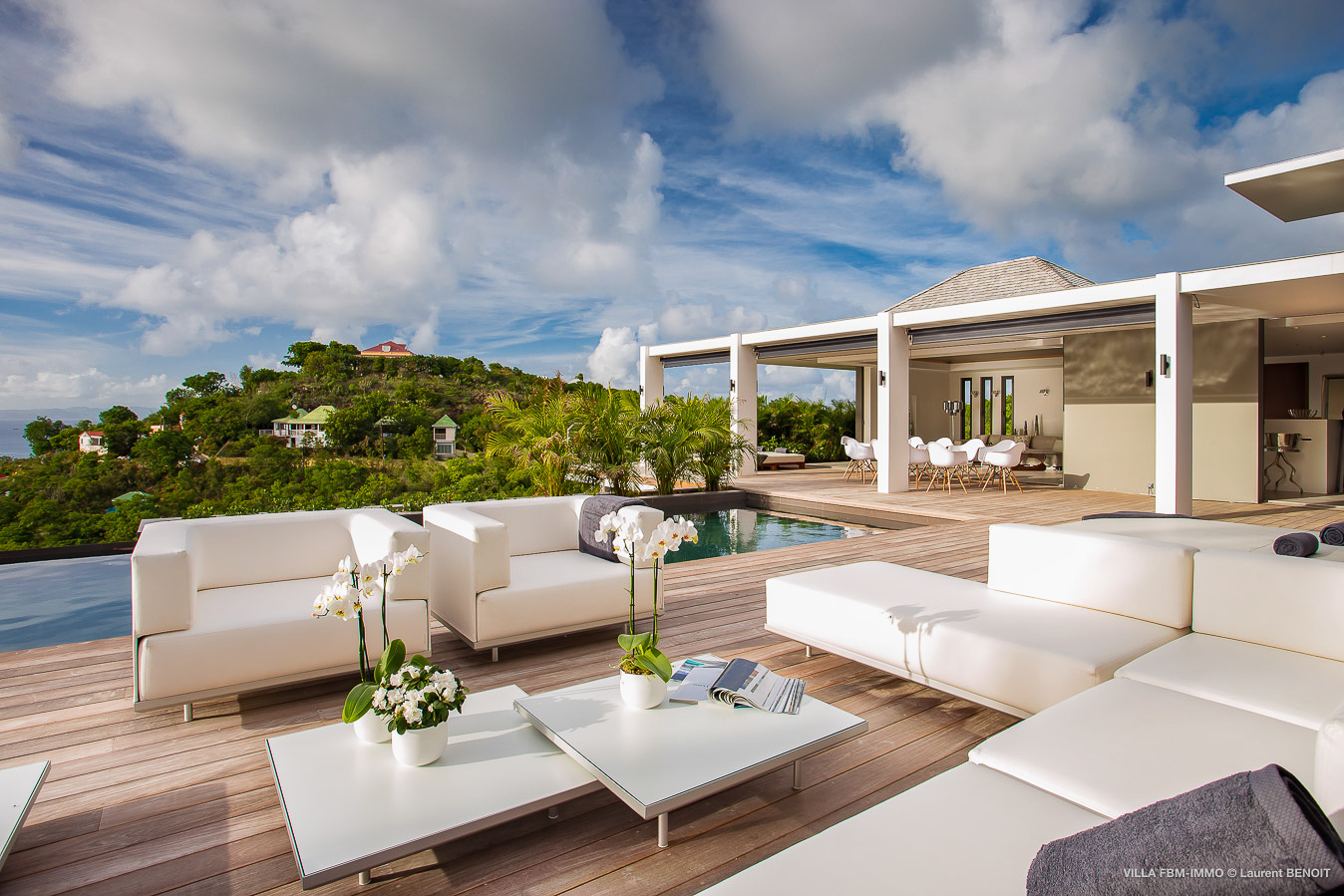Legends B: The Villa of the Week